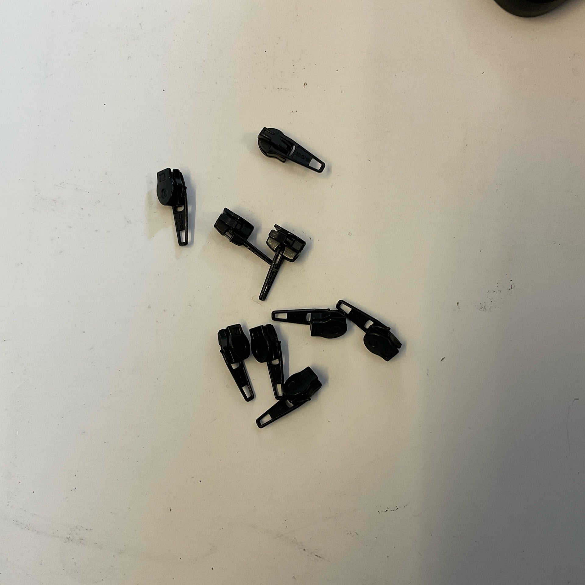 4mm zip sliders | Unravel & Unwind C.I.C.